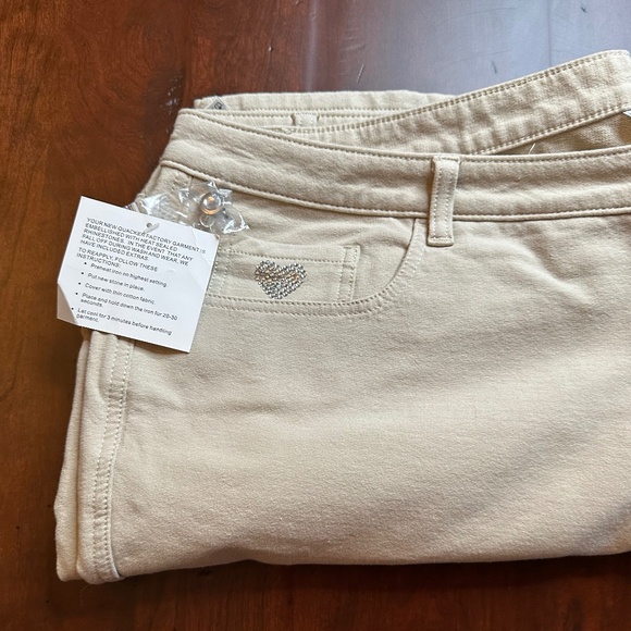 Quacker Factory | Jeans | Nwt Quacker Factory Dream Jeannes Off ...